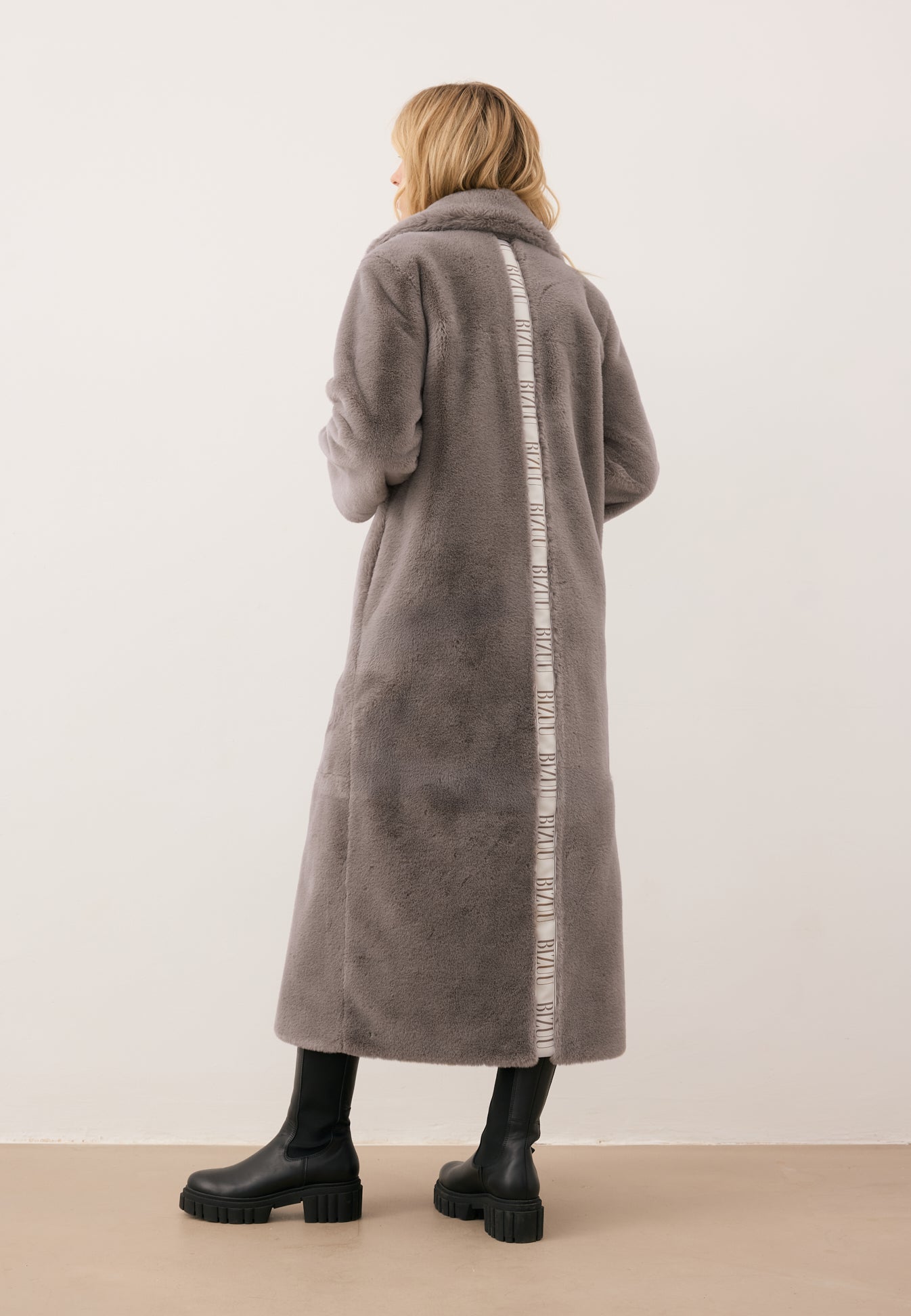 Taupe LIVORNO faux fur coat with logo tape on the back – Bizuu